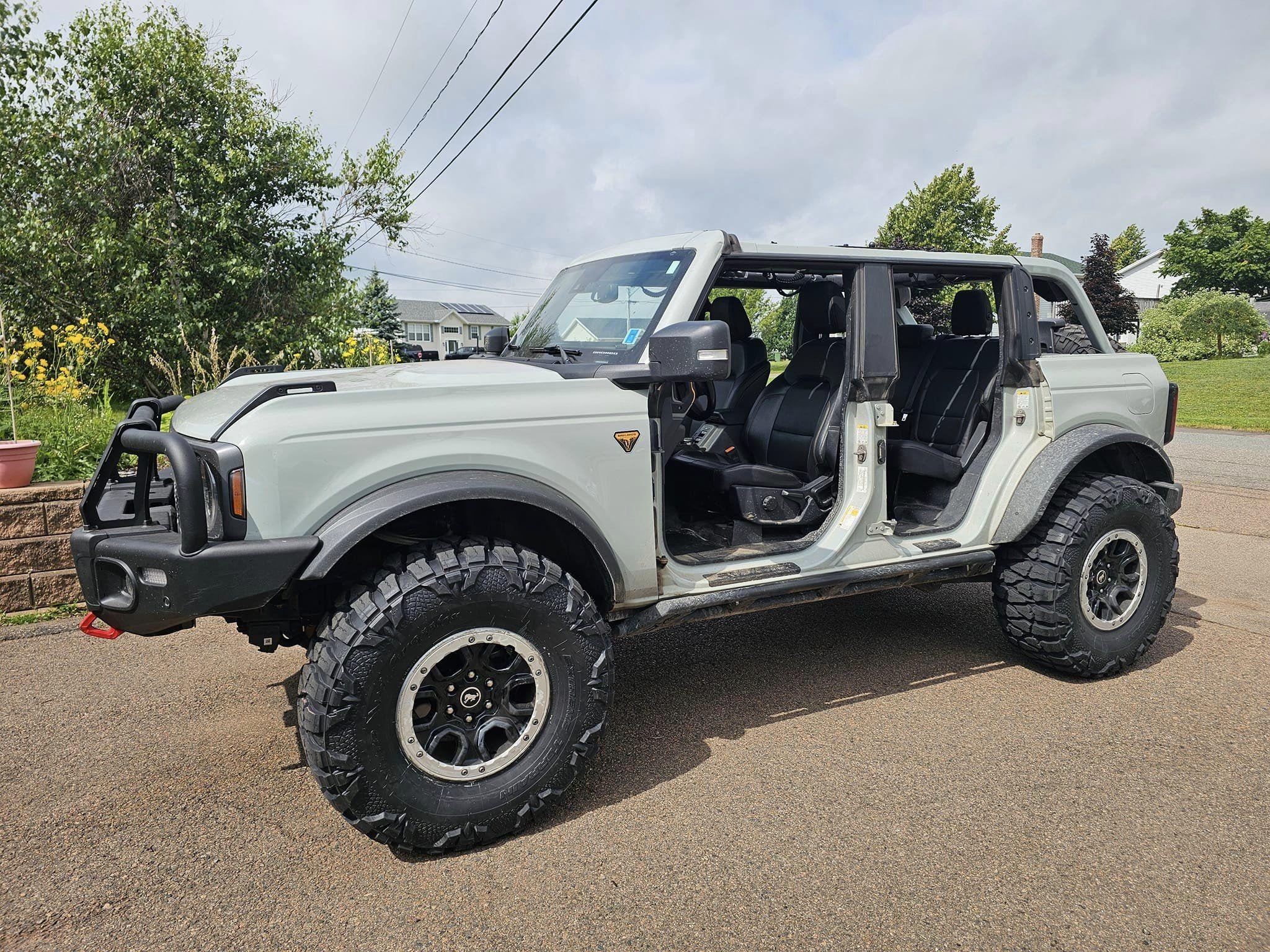 Installed 37's -- 37x13.5 Nitto Mud Grappler Tires | Bronco6G - 2021 ...