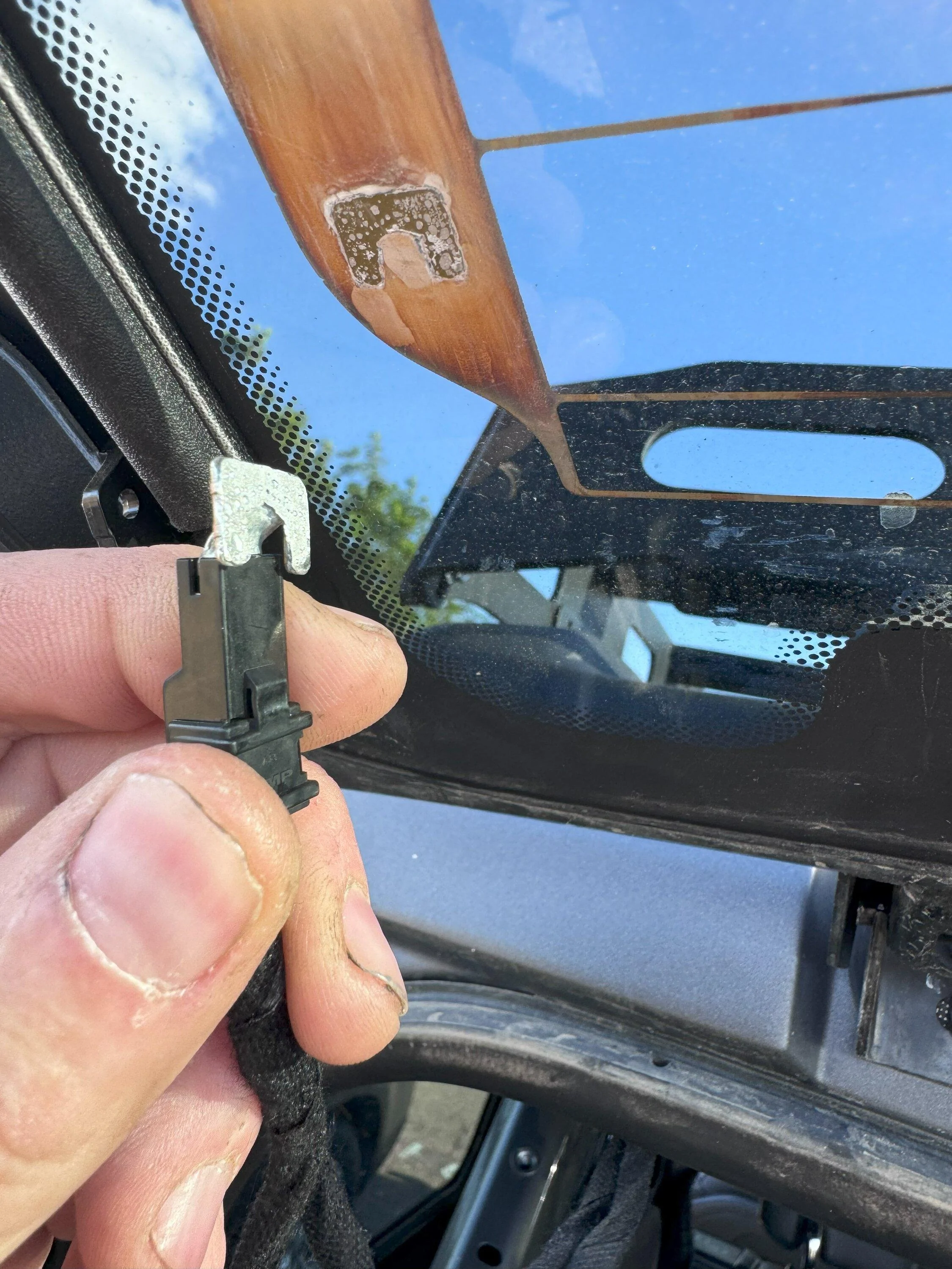 Rear window defrost wire detachment | Bronco6G - 2021+ Ford Bronco ...