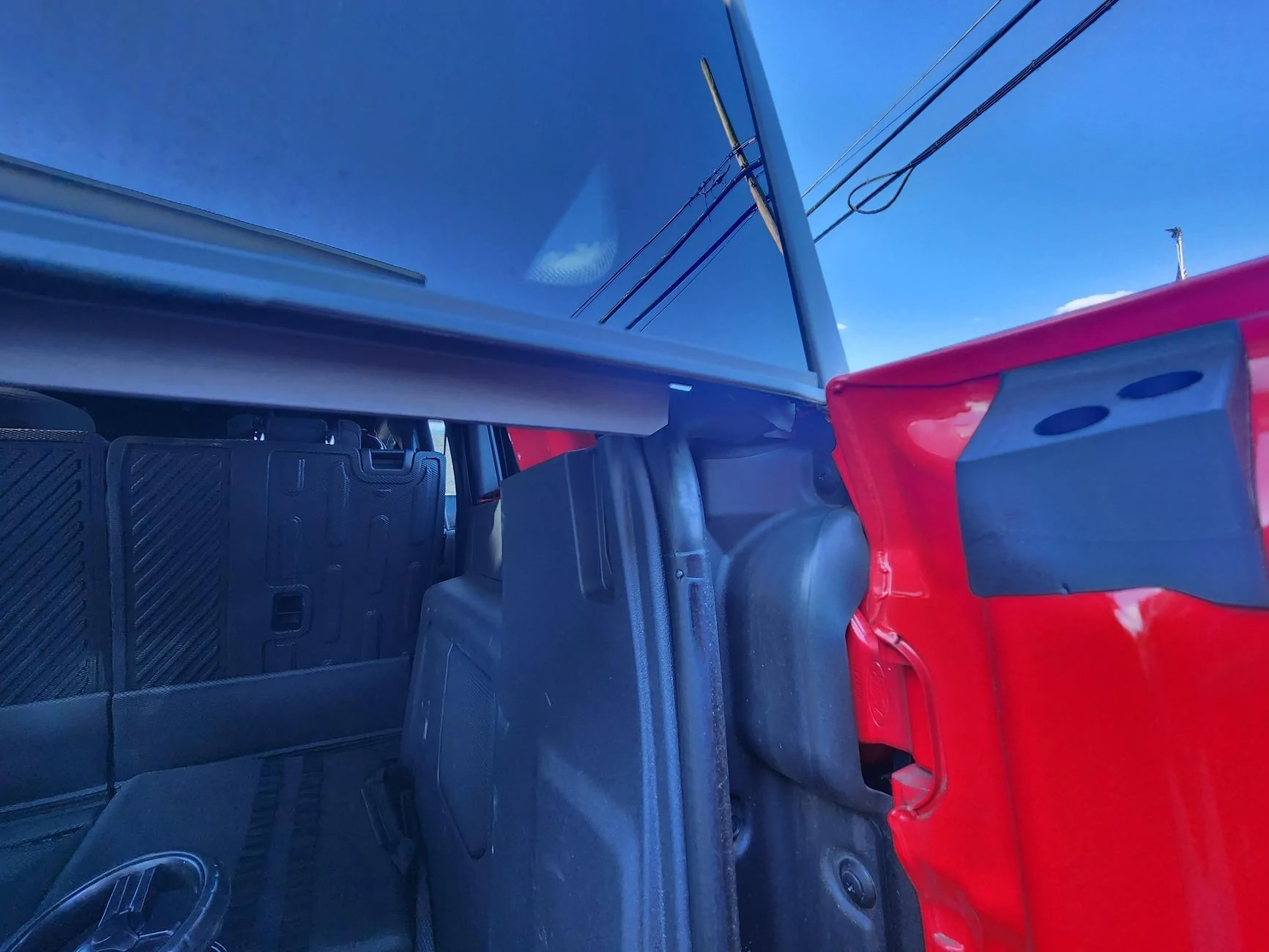 Am I missing a weatherstrip on rear glass? *resolved and updated with ...