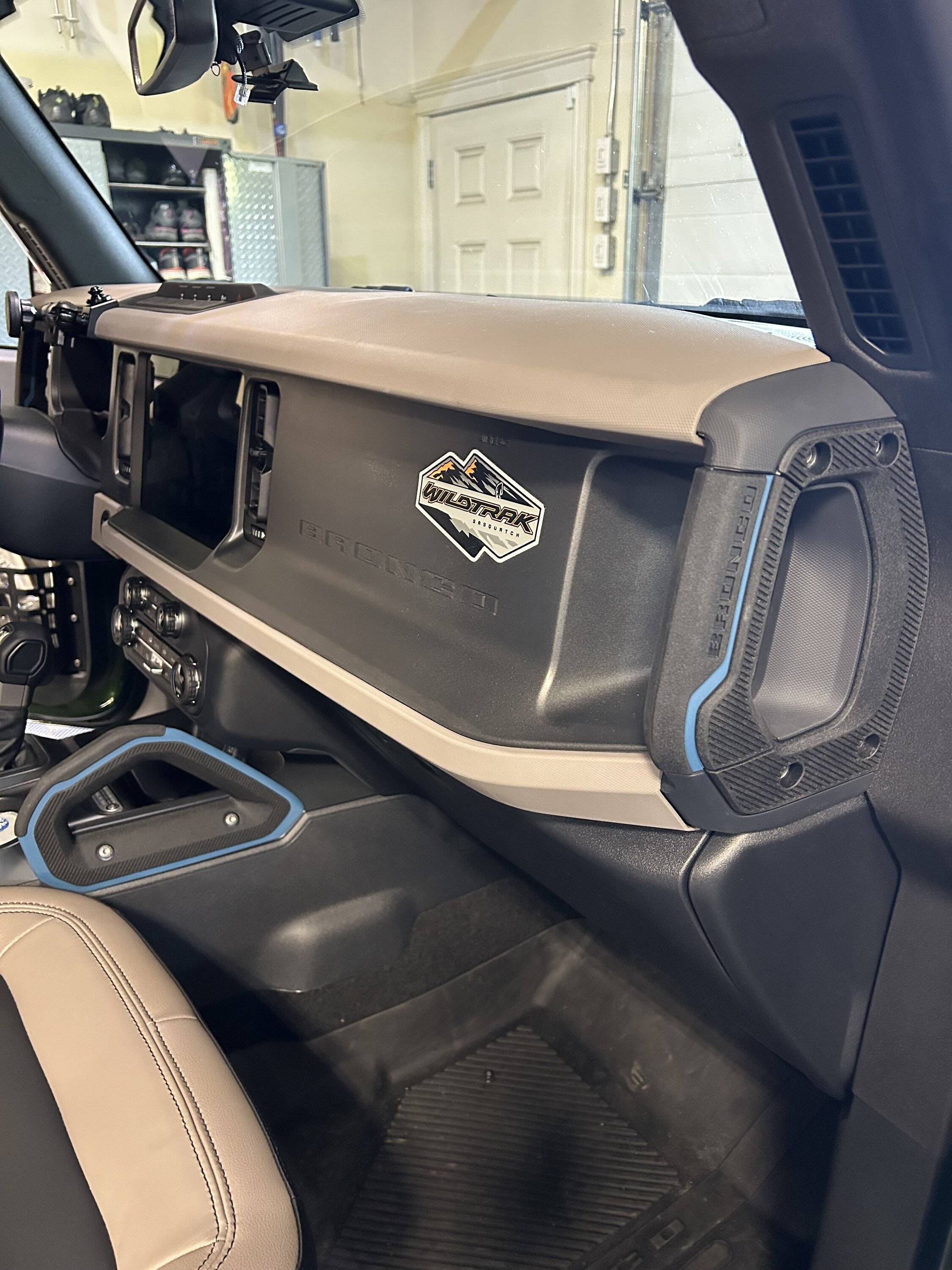 2024 Wildtrak interior handle swap (from standard blue color) - pics ...