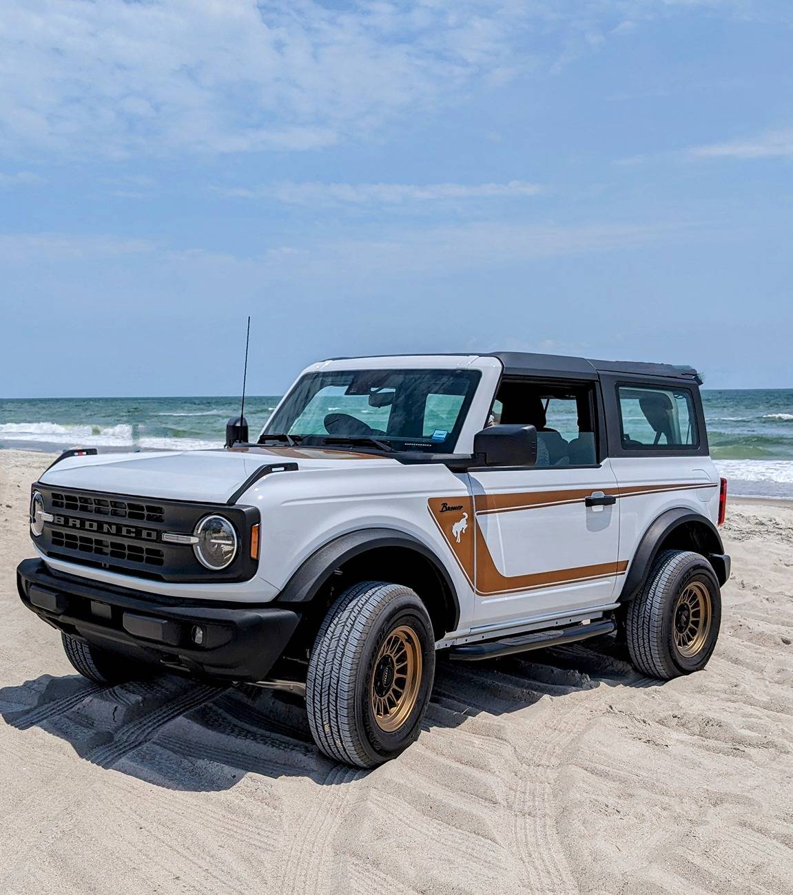 Bronze wheels for white BD | Bronco6G - 2021+ Ford Bronco & Bronco ...