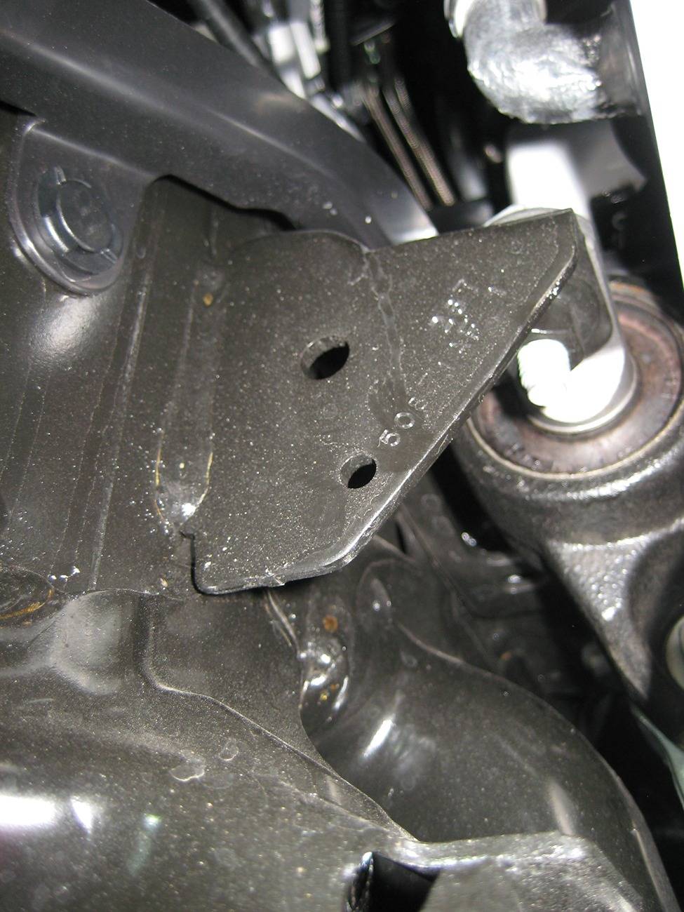 TSB 24-2408: Front End Noise (Clink/Clunk) - Front Differential Mount Frame Bracket Cracked Or ...