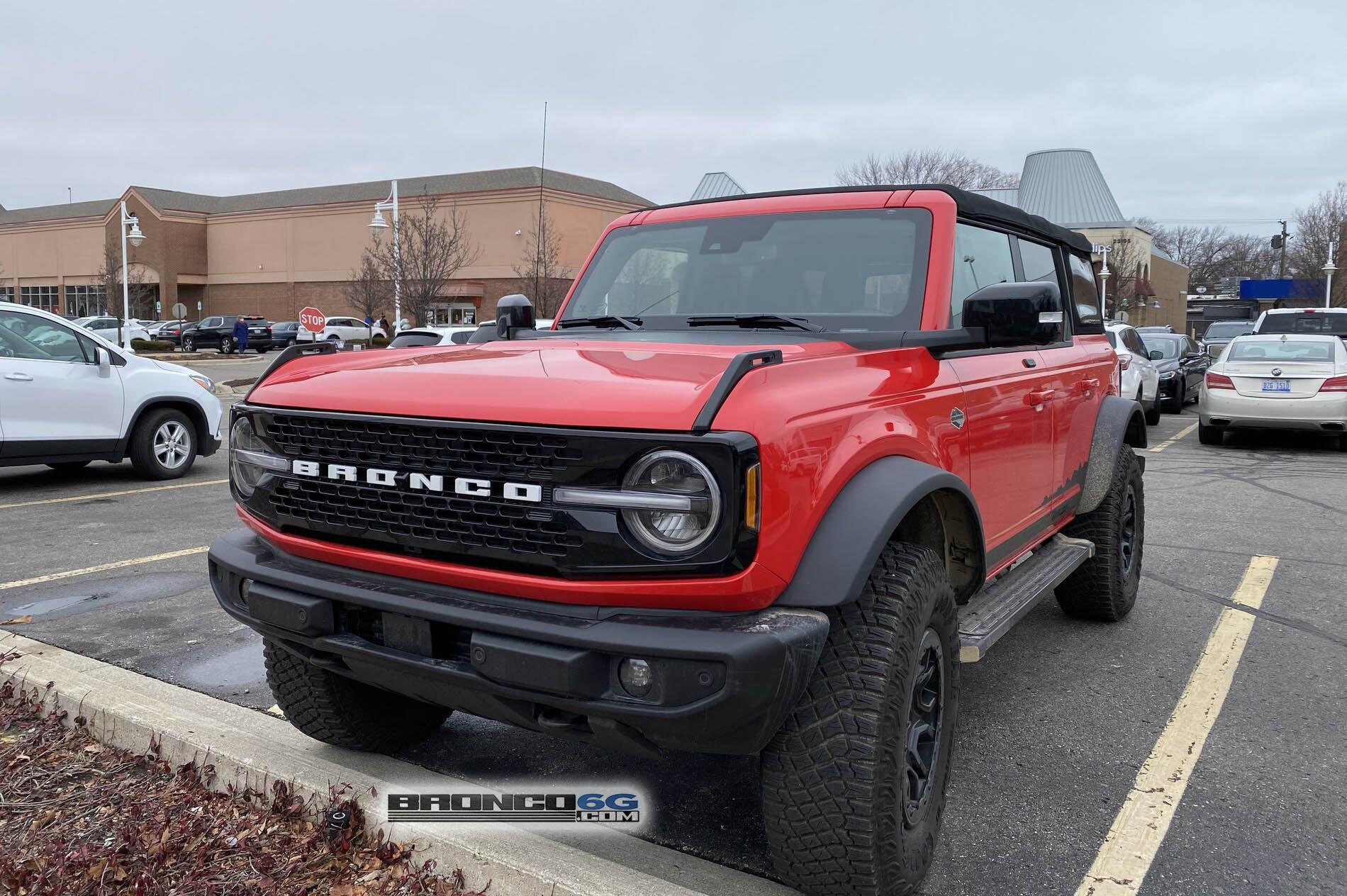 Race Red Wildtrak Sasquatch, Soft Top + keypad | Bronco6G - 2021+ Ford ...