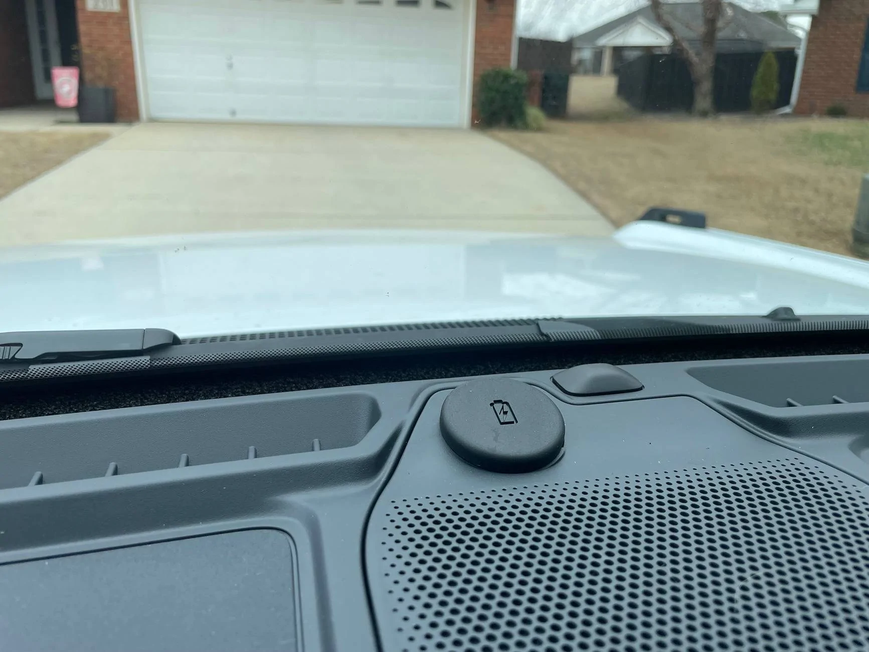 what is this round thing in front of the dashboard with a battery ...