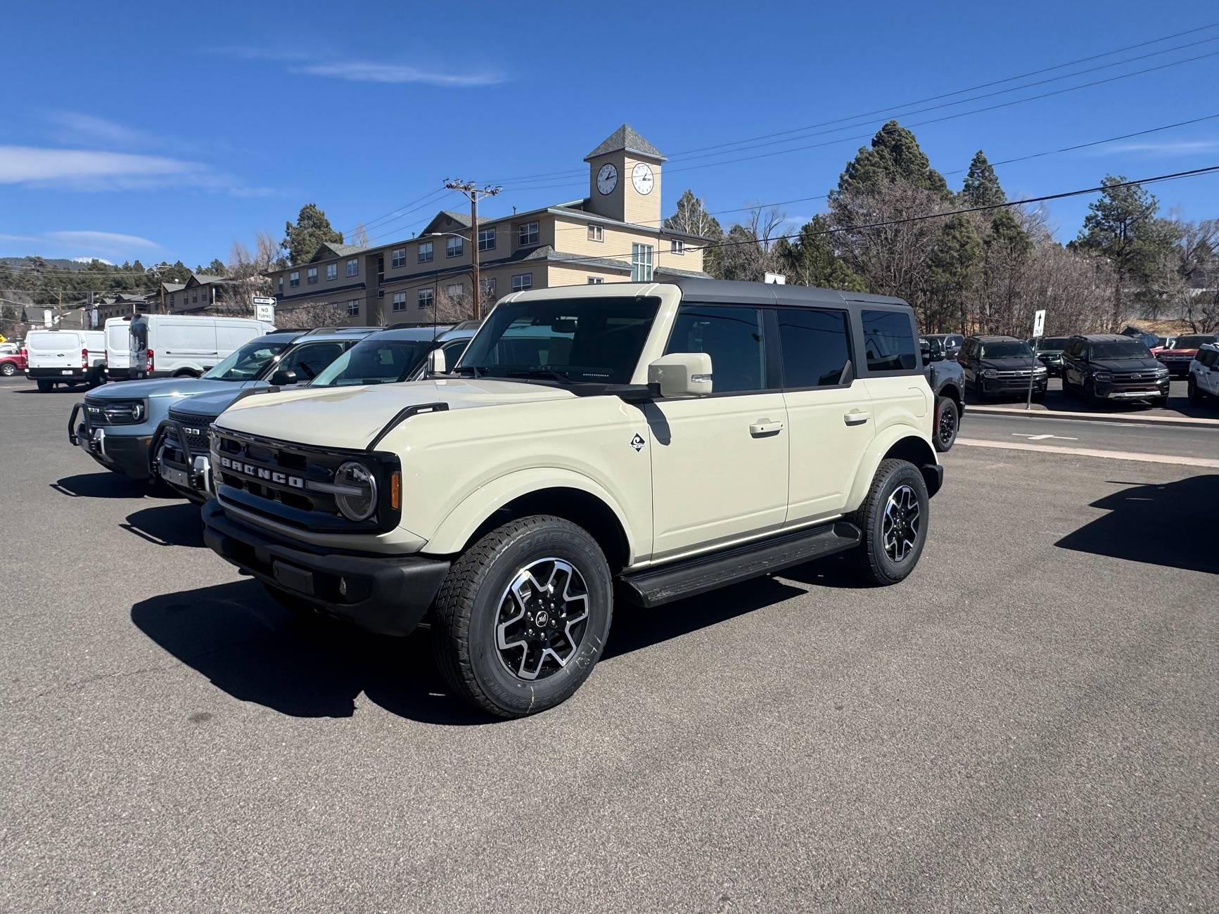2025 Desert Sand first look at dealership | Bronco6G - 2021+ Ford ...