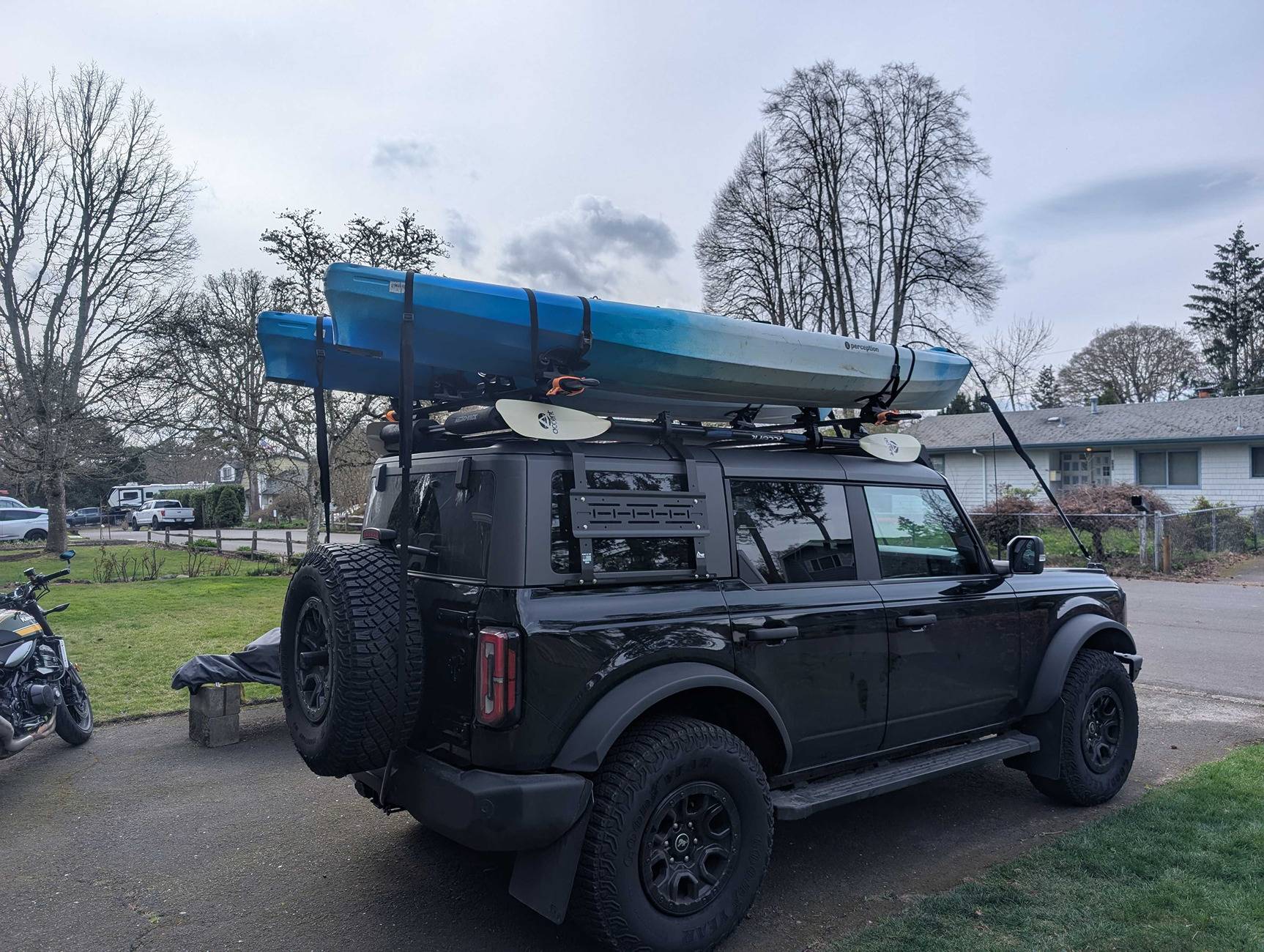 TrailRax 4 Door Roof Rack w/ Kayaks on top | Bronco6G - 2021+ Ford ...