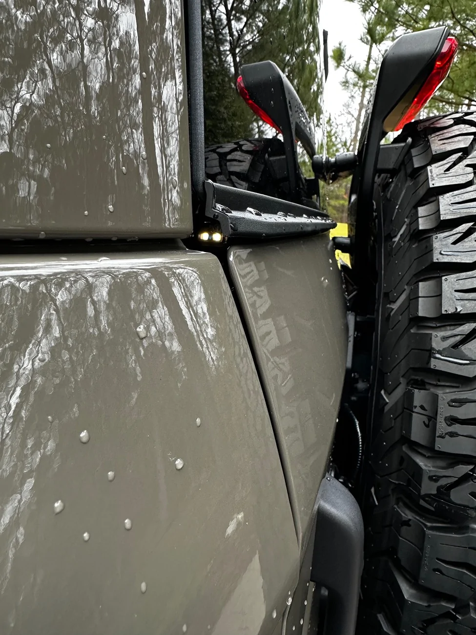 RESOLVED - Rear Window Cargo Door See-through Gap | Bronco6G - 2021 ...