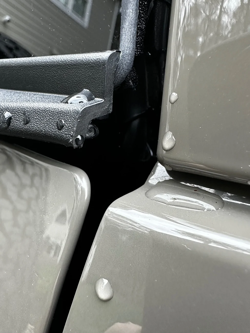 RESOLVED - Rear Window Cargo Door See-through Gap | Bronco6G - 2021 ...