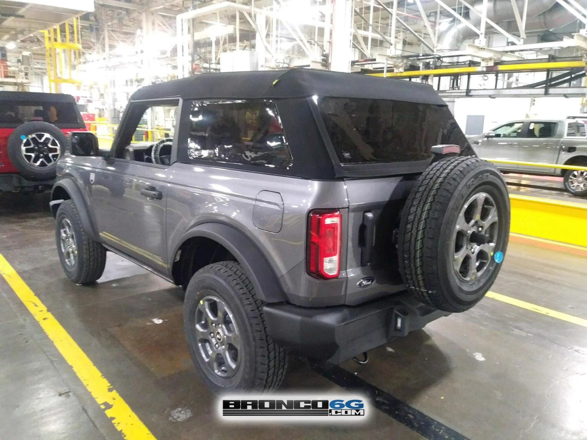 📷 Factory: 2-Door Fastback Top Broncos + Warthog 37" BFG KO2 Tires ...